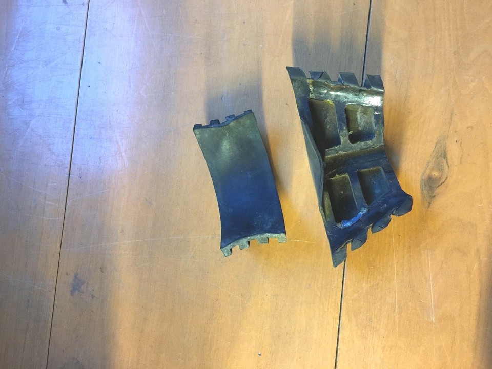 Suzuki dr 600 Djebel dakar FISSAGGIO SOSTEGNI GOMMA sella serbatoio ...