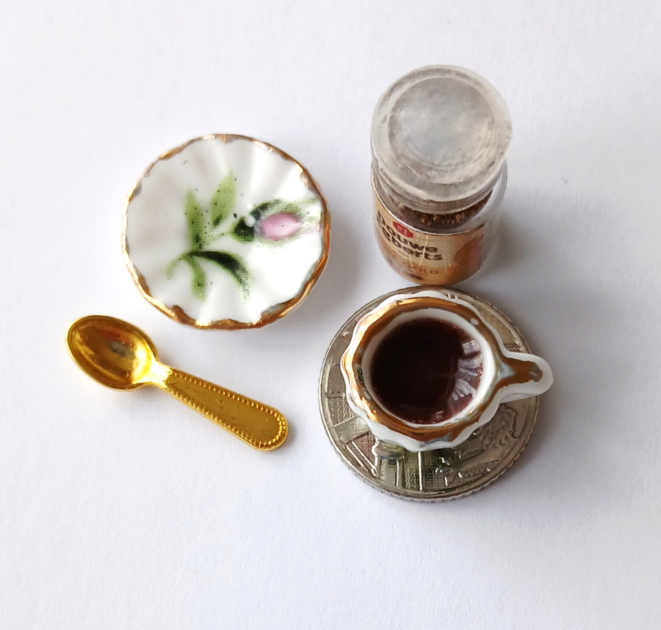 DOLLS HOUSE MINIATURE 1:12 * CUP OF COFFEE AND GLASS JAR * COMBINED P+P ...