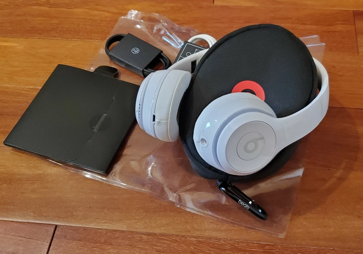 Beats Studio White Box