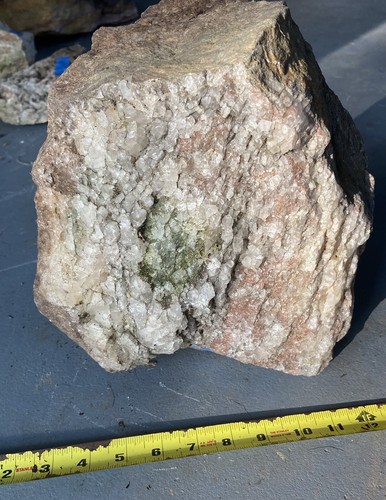 43.8 lb Texas Huge Quartz Boulder. Yard, collecting, landscaping ...