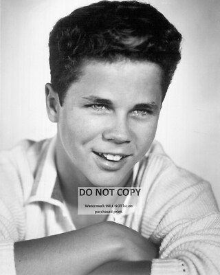 TONY DOW "WALLY CLEAVER" IN "LEAVE IT TO BEAVER" - 8X10 PUBLICITY PHOTO ...