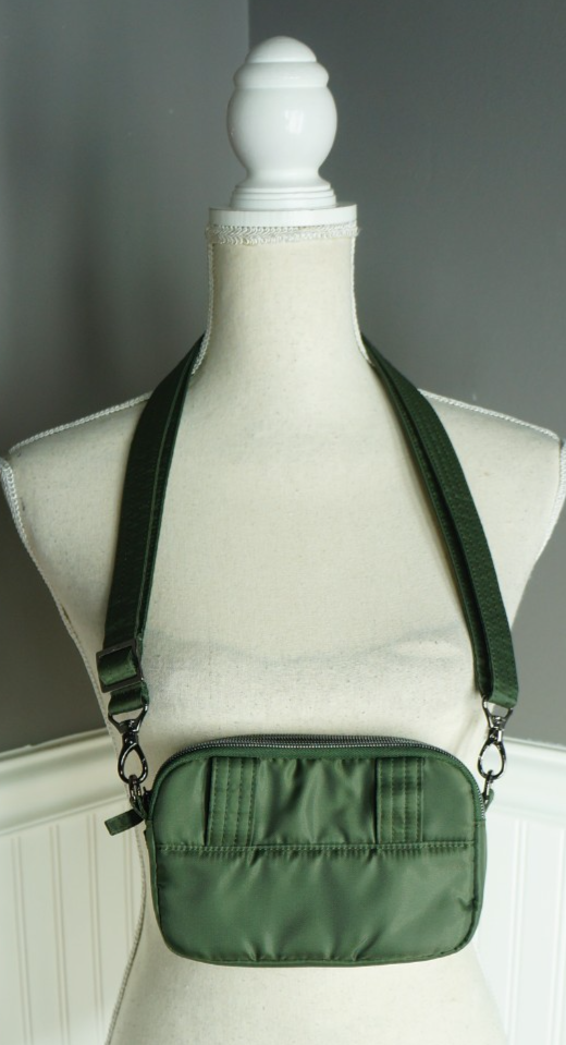 Lug Women's Green Coupe Quilted Lined Zip Pocket Convertible Crossbody ...