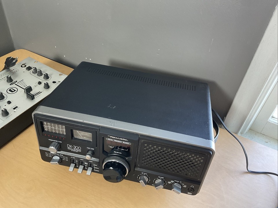 Realistic DX-300 Quartz Synthesized Ham/Shortwave Receiver AC Radio ...