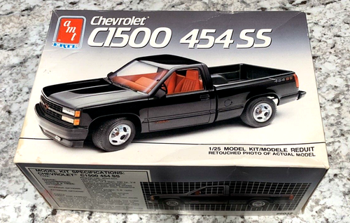 AMT/ERTL USA CHEVOLET C1500 454 SS MODEL KIT BOX OPEN PARTS SEALED 1:25 ...