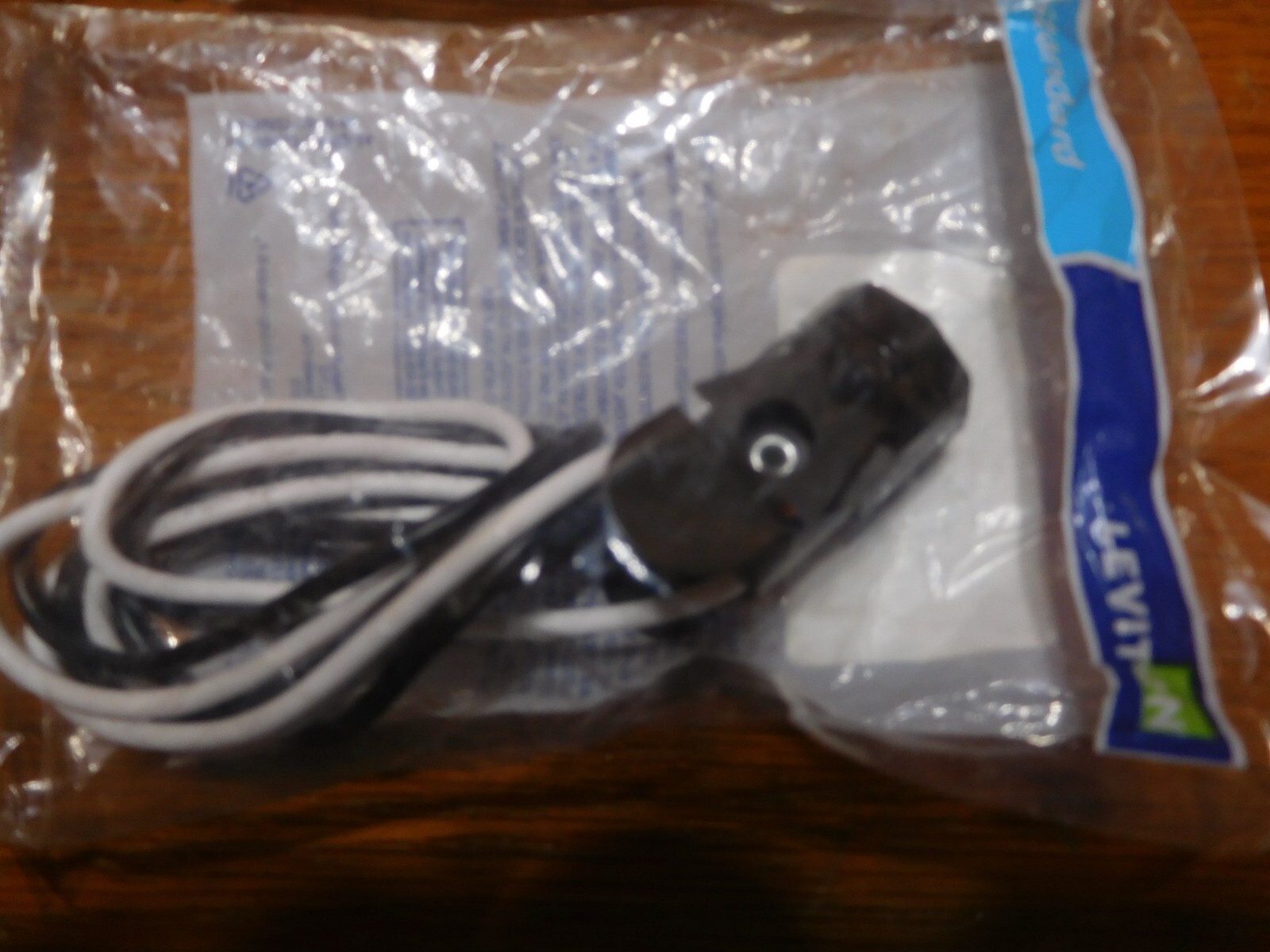 Two New Leviton Candelabra Butterfly Sockets for GWTW Lamp Bases Nib ...