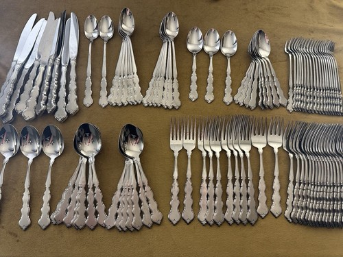 100 Pieces Oneida DISTINCTION DELUXE STAINLESS - Valerie Pattern - EUC ...