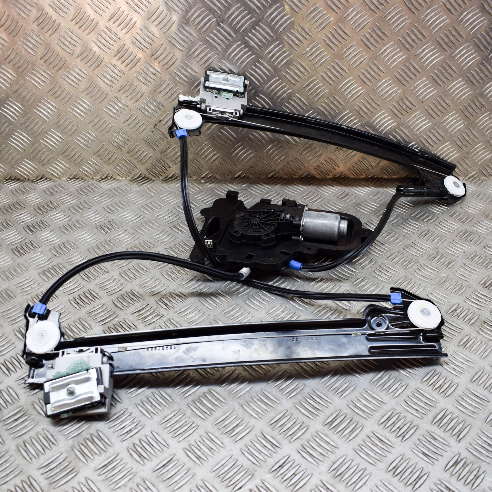 Tesla Model 3 Window Regulator Front Right with Motor 1096621-14-J 2020 ...