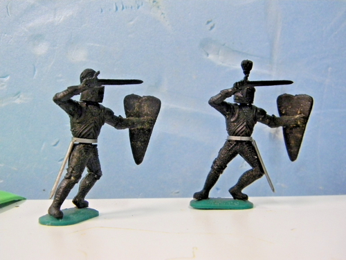2 Timpo 1963 Black Knights 1st Series 1/32nd Rare same pose (Dec ...