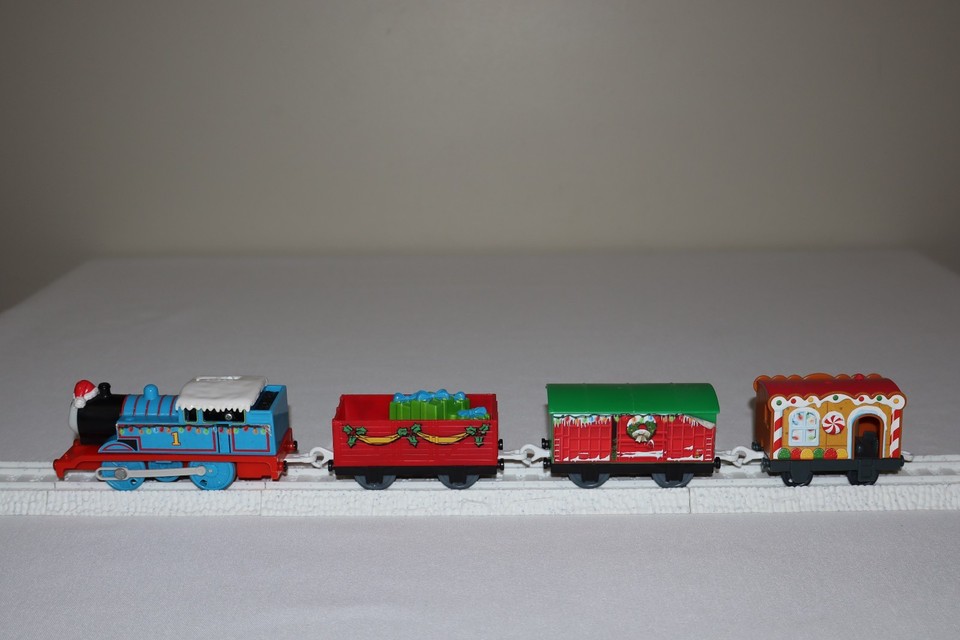 Thomas & Friends Trackmaster Thomas The Train Santa Hat Snow Christmas ...