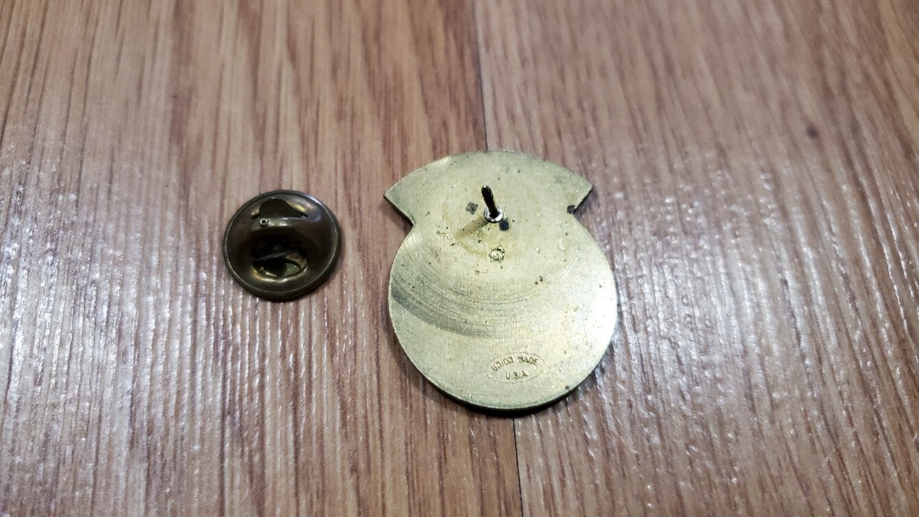 VINTAGE Wal-Mart Enamel Associate Lapel Pin Tweety Bird Looney Tunes ...