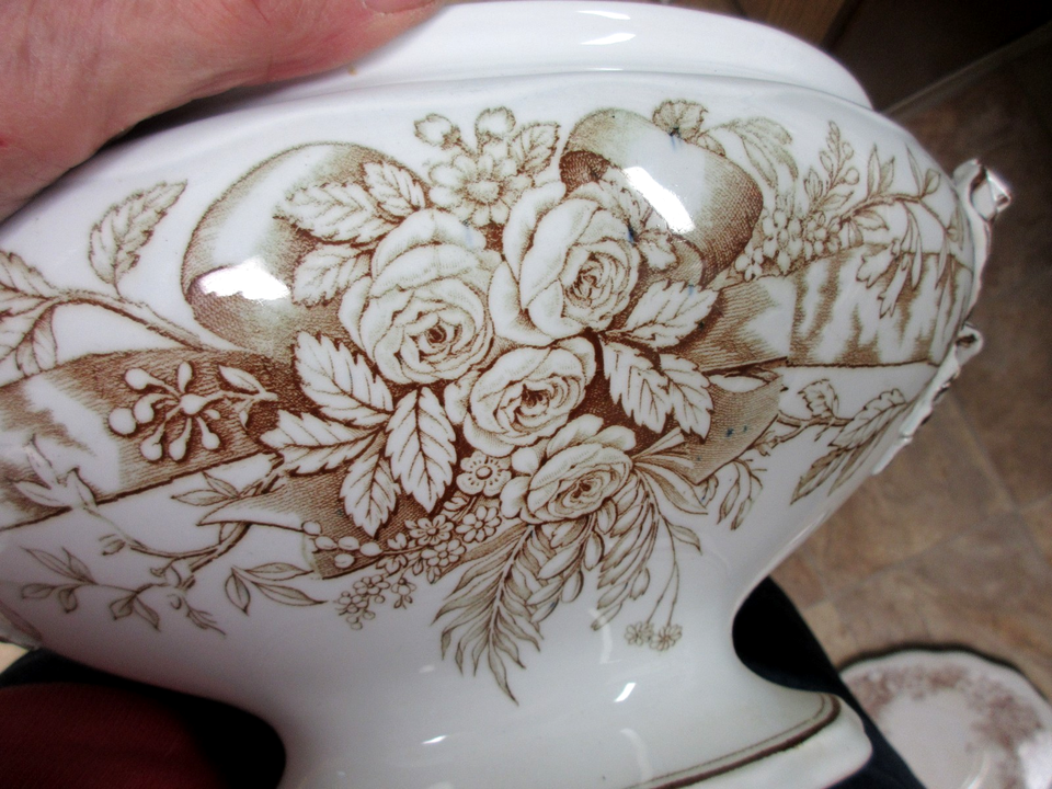 FINE ANTIQUE VICTORIAN TUREEN "ENTWINED WREATH" PATTERN B.W.M.&CO ...