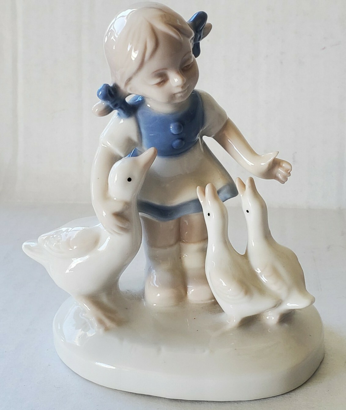 GIRL PEASANT GOOSE GEESE DUCKS PORCELAIN FIGURINE BLUE CROWN MARK DB | eBay