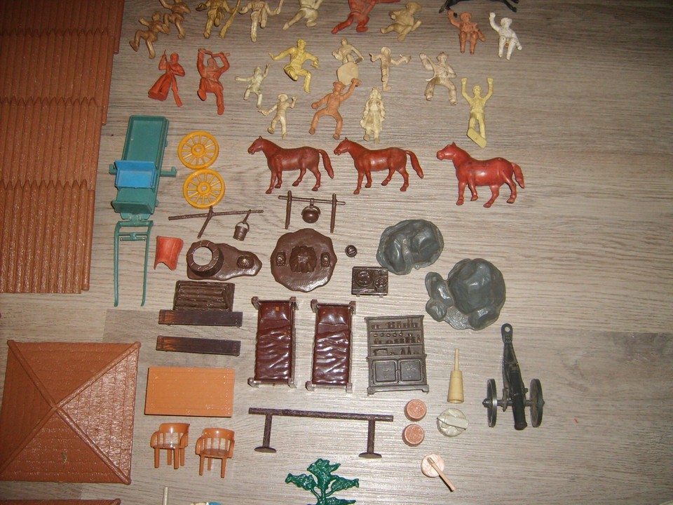 VINTAGE MARX FORT APACHE STOCKADE PLAYSET PLASTIC COWBOY & INDIANS ...