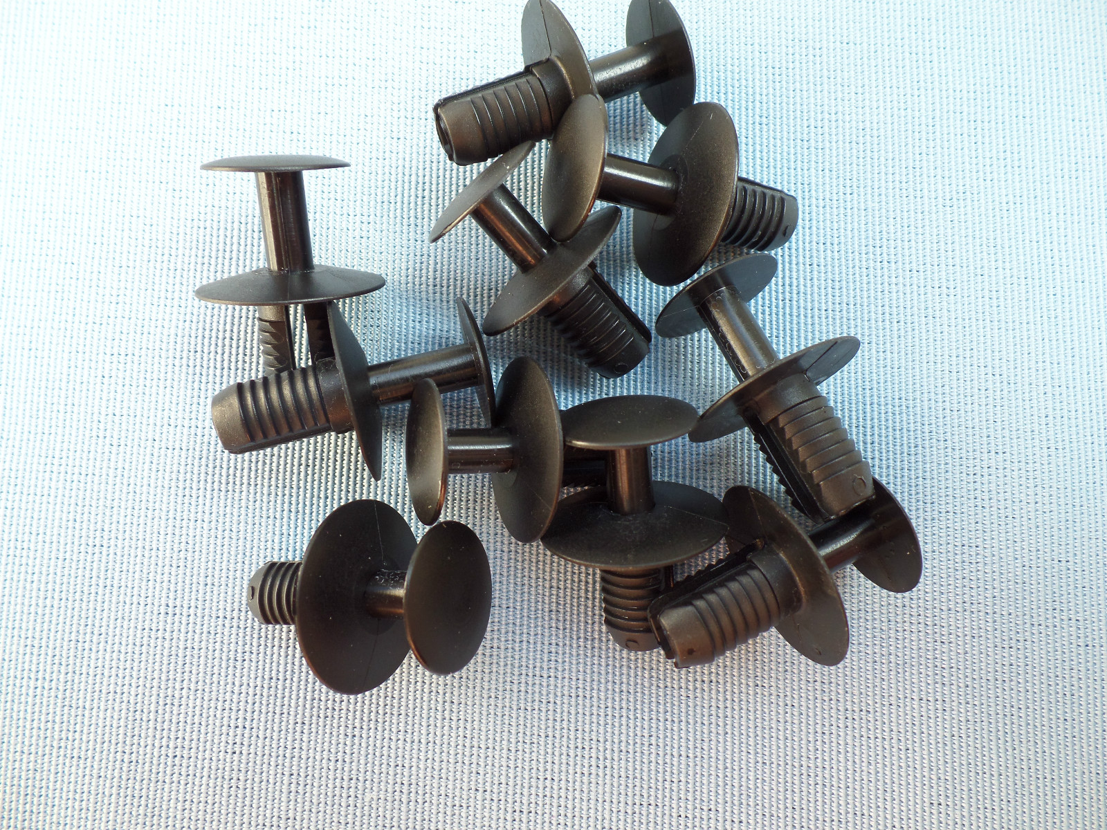 10X Befestigung Clips für Volvo S40 V40 V70 V70XC Mitsubishi Carisma ...