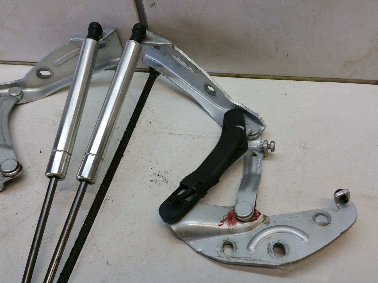 2004 VW VOLKSWAGEN PHAETON PAIR OF HOOD HINGES LEFT & RIGHT - SILVER ...