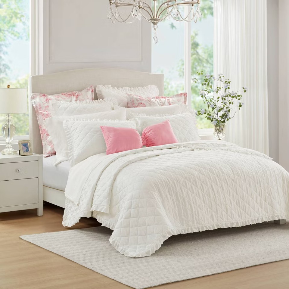 Armoire Collection Full/Queen Ruffle Quilt White | eBay