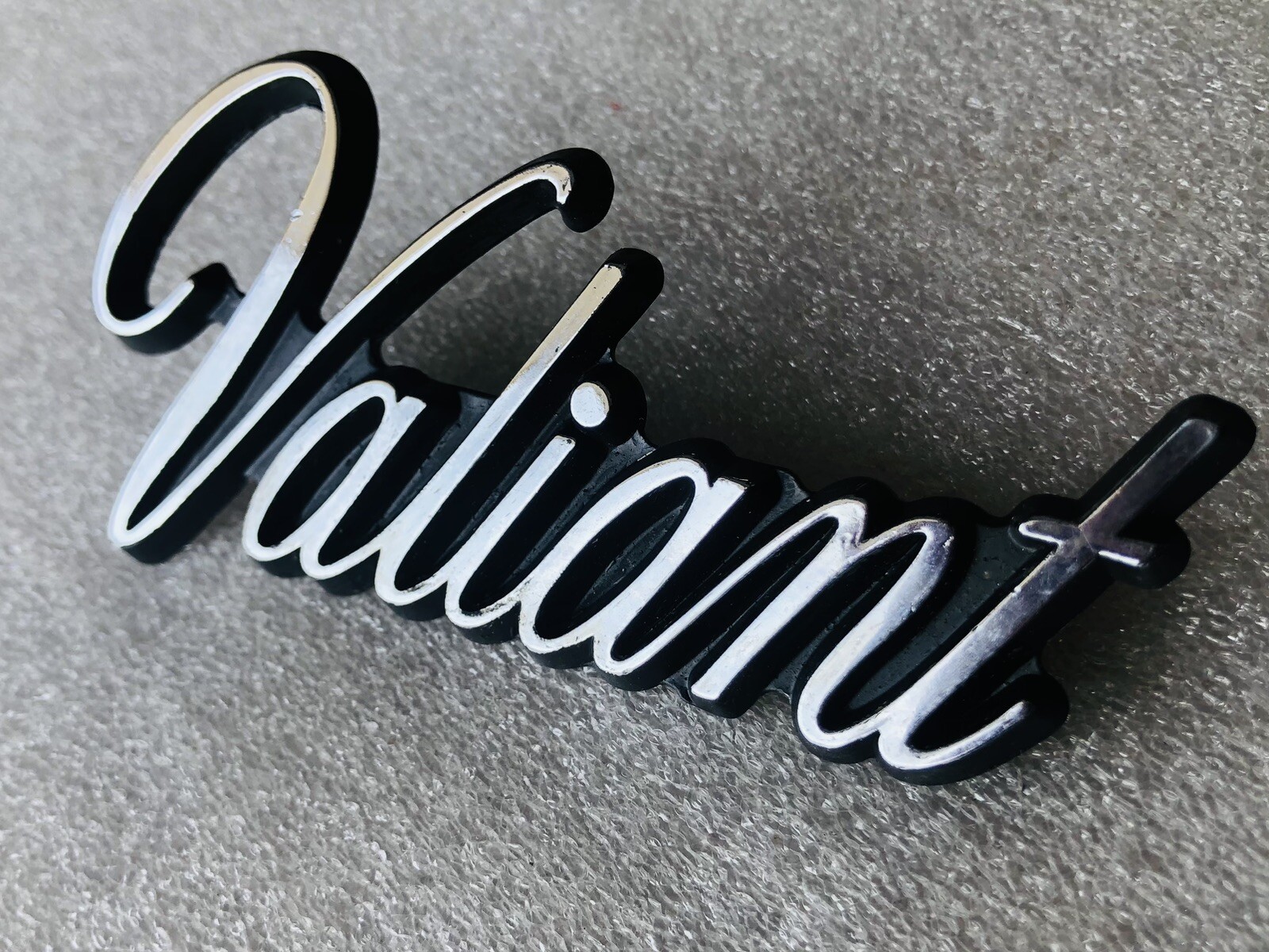 CHRYSLER VALIANT CL VALIANT SCROLL FENDER EMBLEM IN GREAT USED ...