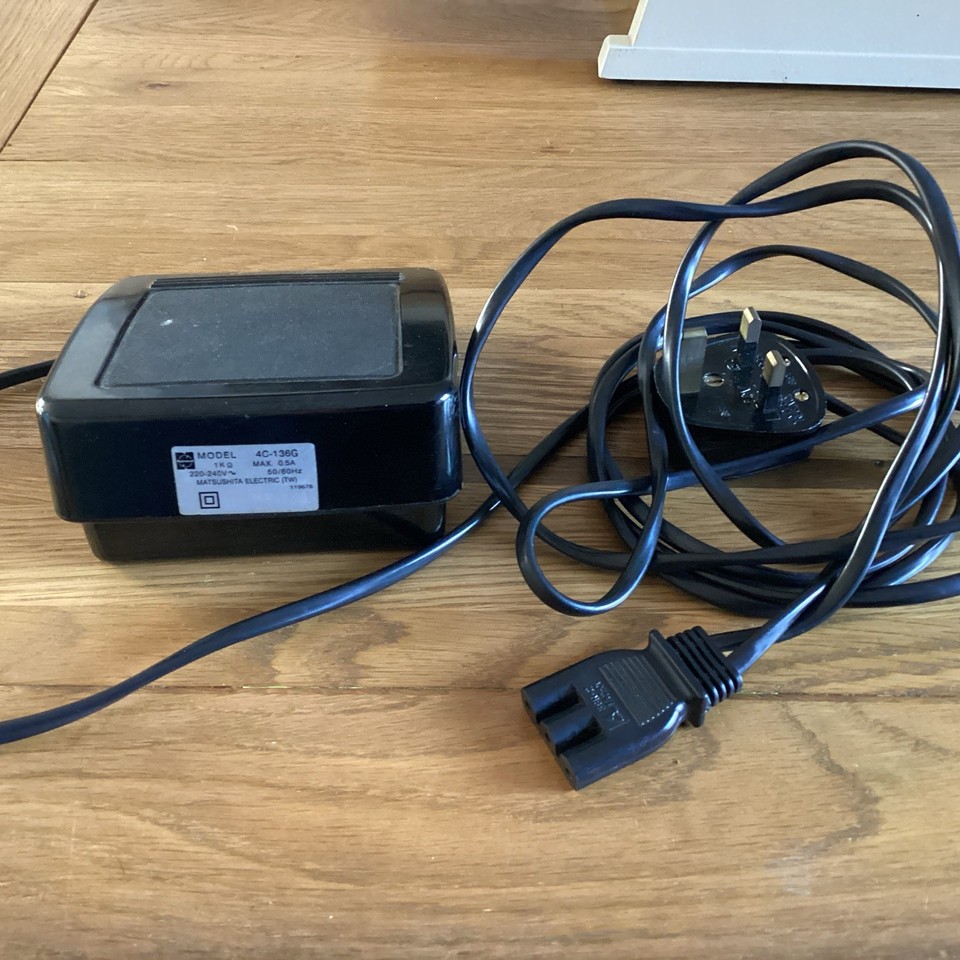 SINGER Tempo 50 Model 9005 Electric Foot Pedal Operated Sewing Machine ...