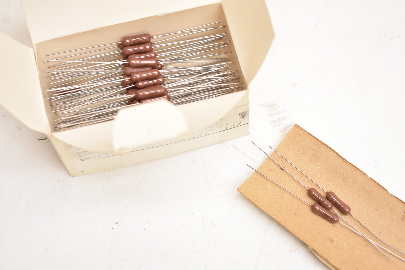 Dale RN65D1372F Metal Film Resistors Type CMF-65 13.7kOhms Box of ...