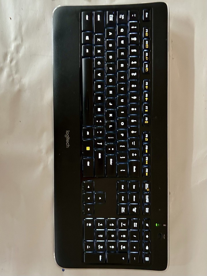 LOGITECH K800 Wireless Illuminated Keyboard Y-R0065~Works~NO Receiver ...