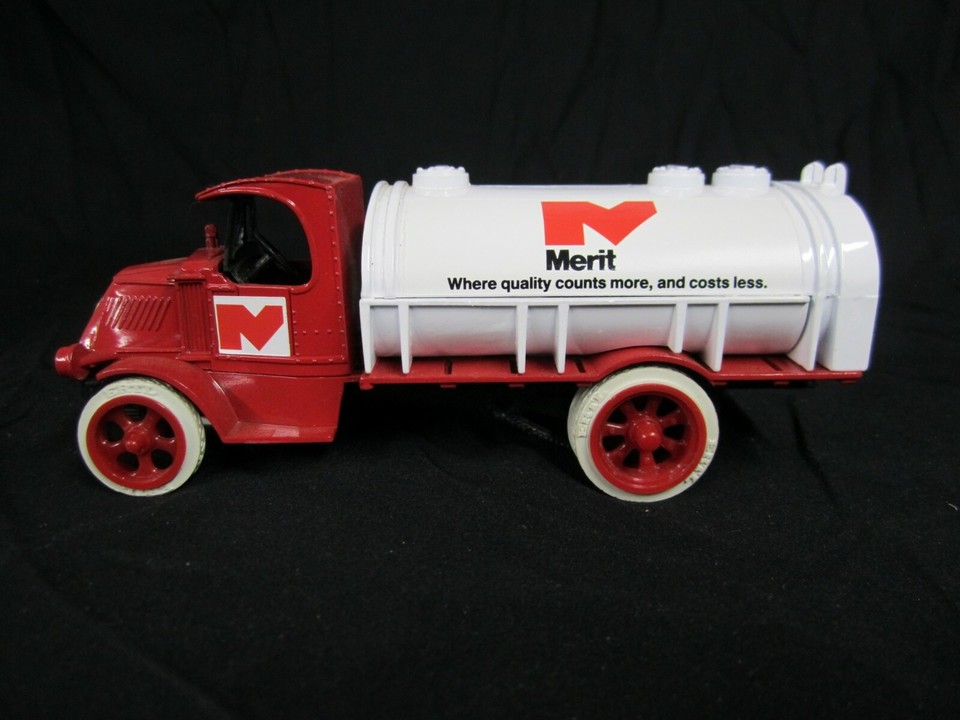 ERTL 1926 MERIT MACK BULLDOG TANKER TRUCK DIECAST COIN BANK #9980 NIB ...