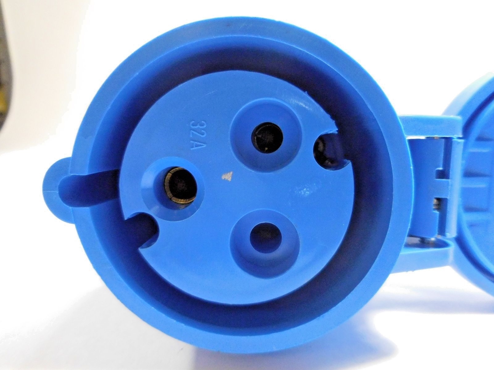 Interpower 84332201 32A-6h/200/250V 2P+ 30A/250VAC Connector (Set of 2 ...