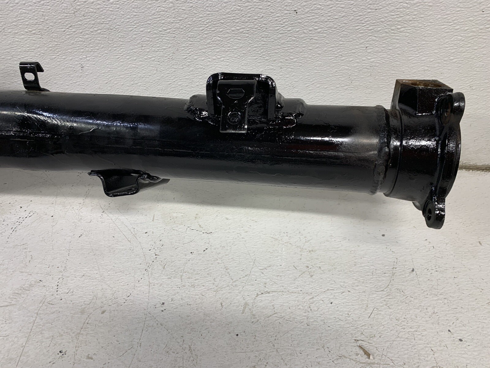 2004-2006 Toyota Tundra Crew Cab rear axle diff differential housing ...