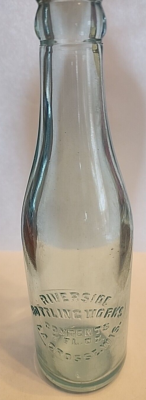 RIVERSIDE BEVERAGE Bottling Works La CROSSE Wisconsin SODA BOTTLE ...
