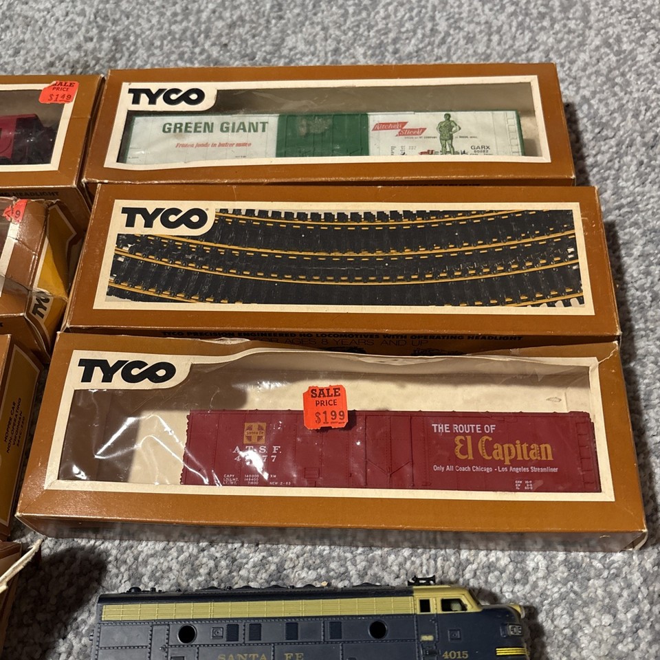 Lot Of 9 Vintage Tyco HO Train Cars w/ Boxes & Transformer (NOT TESTED ...