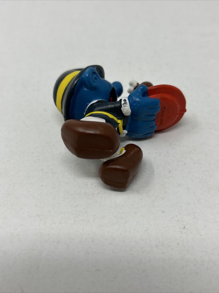 1982 Smurfs 2" Thanksgiving Smurf Figure With Turkey on Red Plate Peyo ...
