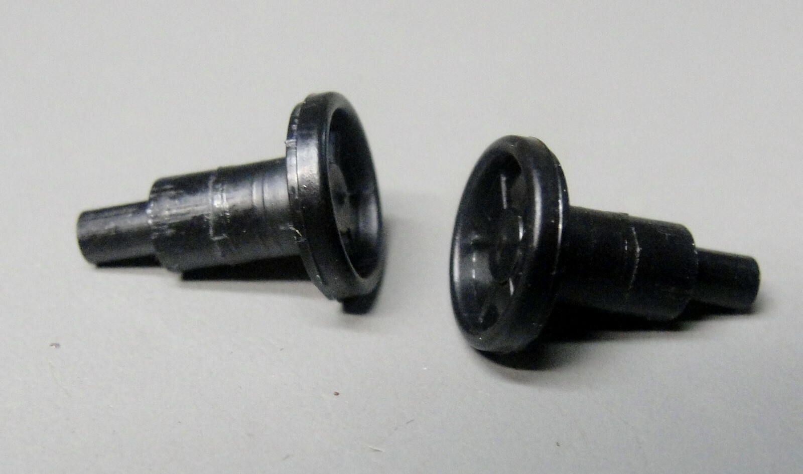 MARX TRAINS [PAIR] BRAKE WHEELS FOR PLASTIC FLAT CARS (STK54) NEW REPRO ...