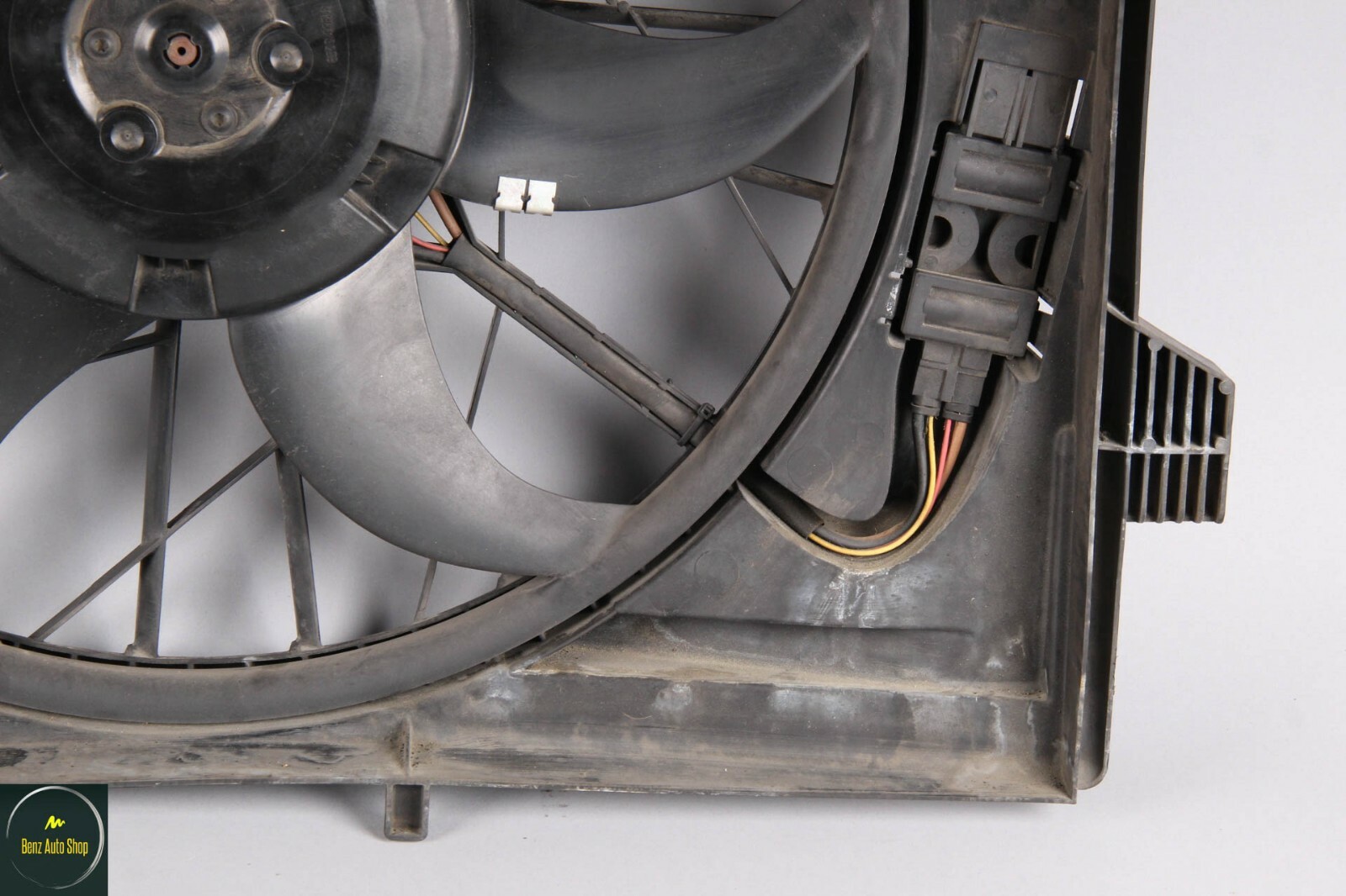 03-08 Mercedes R230 SL550 SL500 Engine Motor Cooling Radiator Fan ...