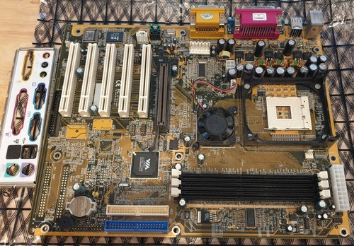 Shuttle Mainboard AV40 V12 AV40V12 Sockel 478 VIA VT8233 AGP 2x Serial ...