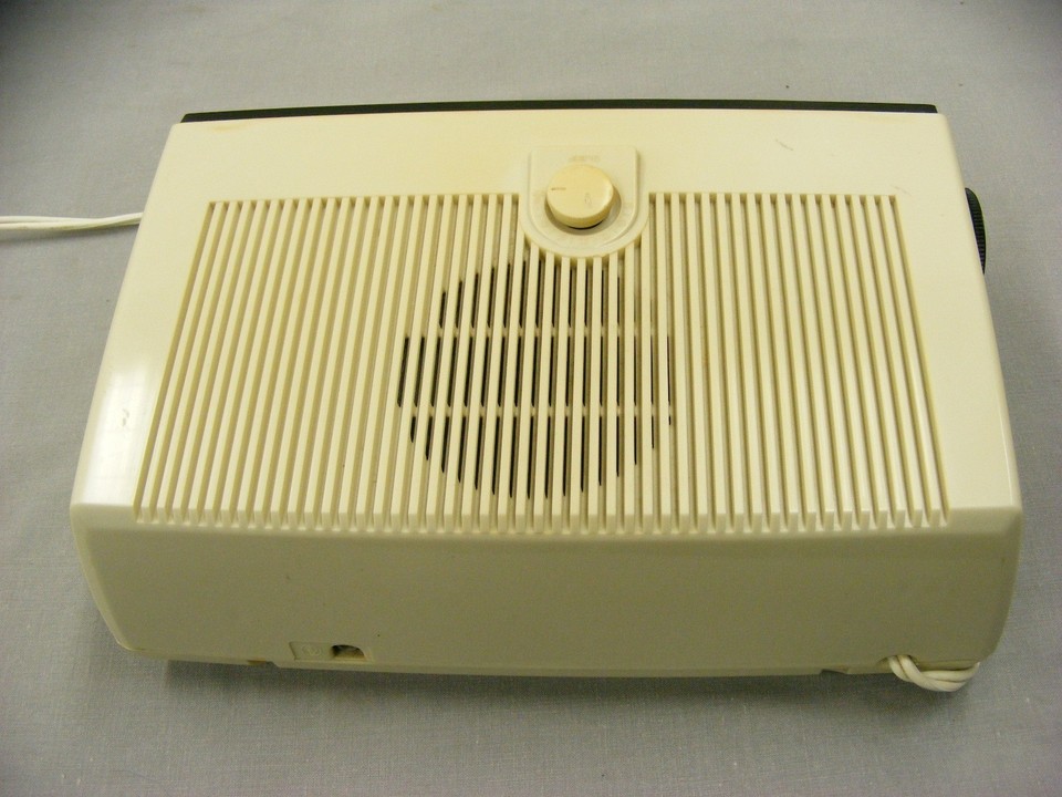 Vintage Mid Century MCM Sanyo RM 5011 White Flip Alarm Clock Radio ...