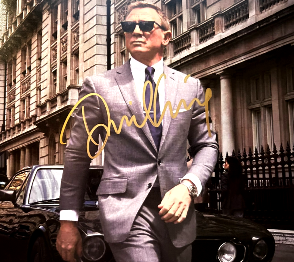 Daniel Craig Signed (JAMES BOND: 007) 8x10" Authentic Original ...