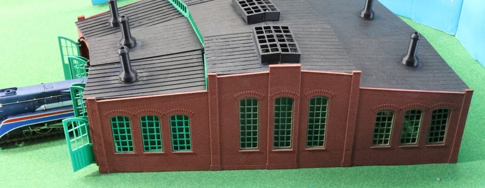 HO Scale Built-Up 3 Stall Engine Shed Roundhouse Building | eBay