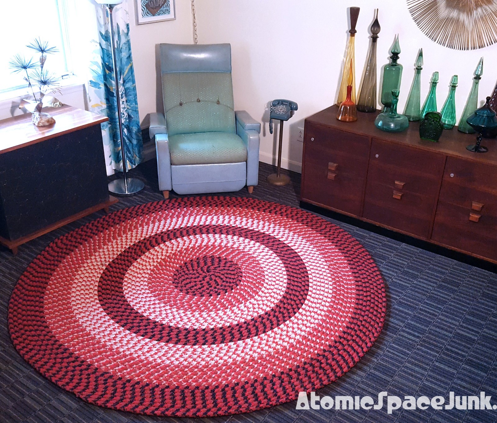 VINTAGE BRAIDED RUG ROUND LARGE RED & WHITE CIRCULAR 7ft DIAMETER | eBay