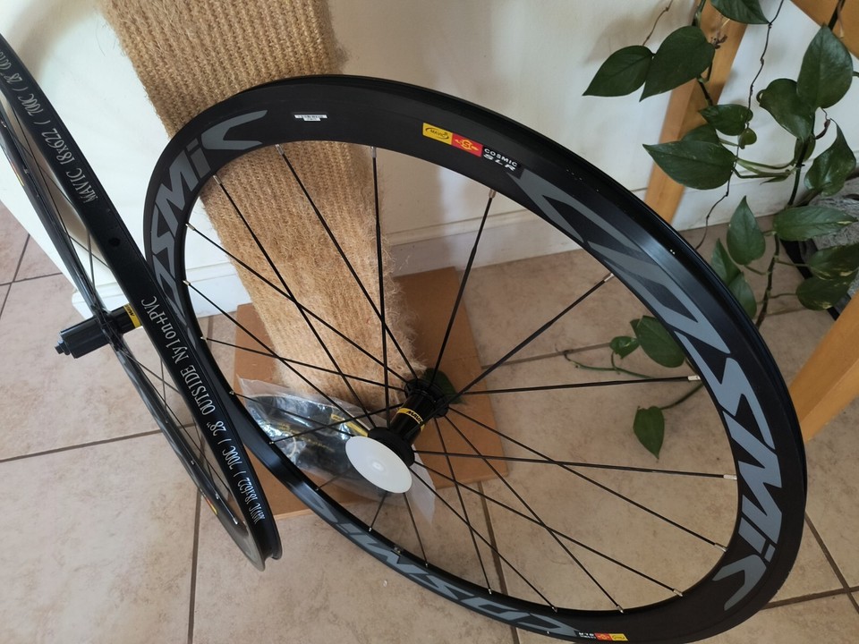 Mavic Cosmic Elite Deep Rim 700c Road Bike Clincher Wheelset 9-11 QR ...