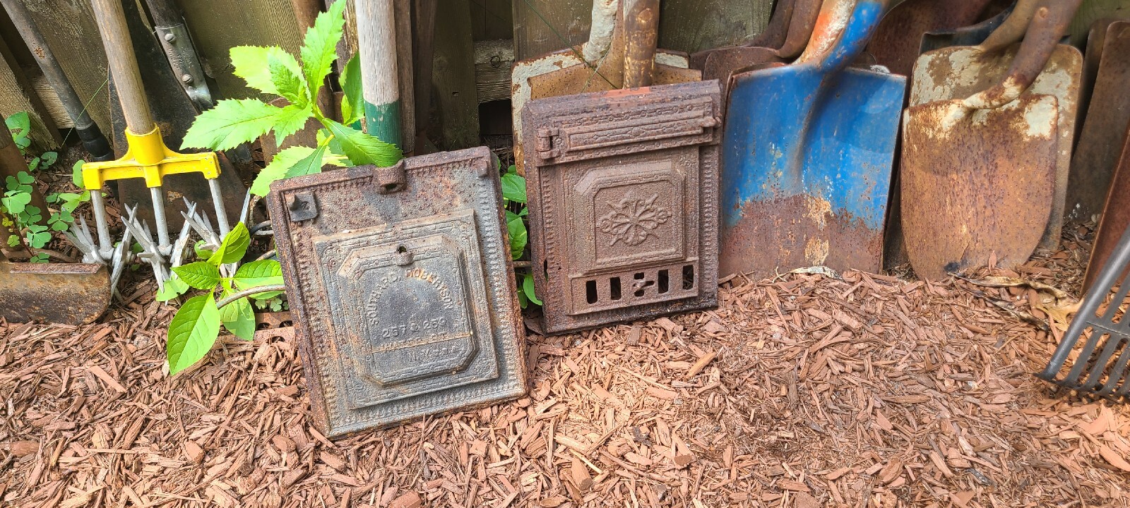 CAST IRON MAGNETIC NO 6 BONO COOK Left Amd Right Side Roached Builders ...