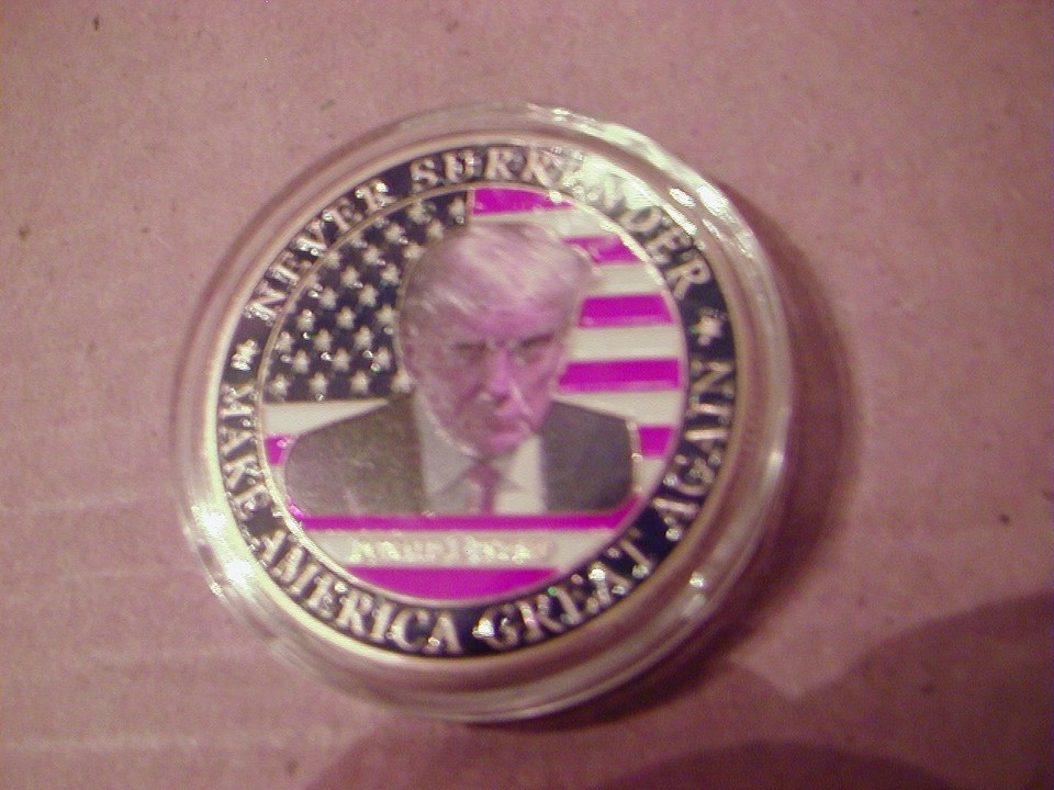 NEW ...PRESIDENT of the UNITED STATES TRUMP COIN " NEVER SURRENDER ...