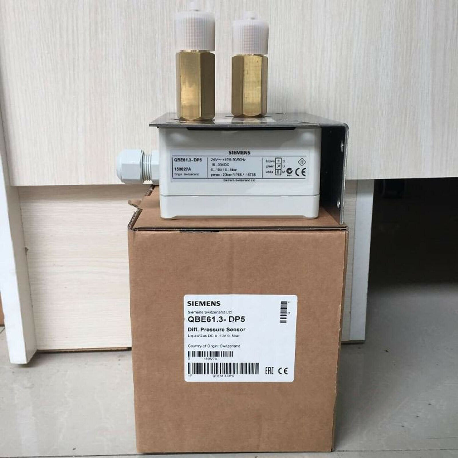 NEW SIEMENS Differential Pressure Sensor QBE61.3-DP5 24V 1 year ...