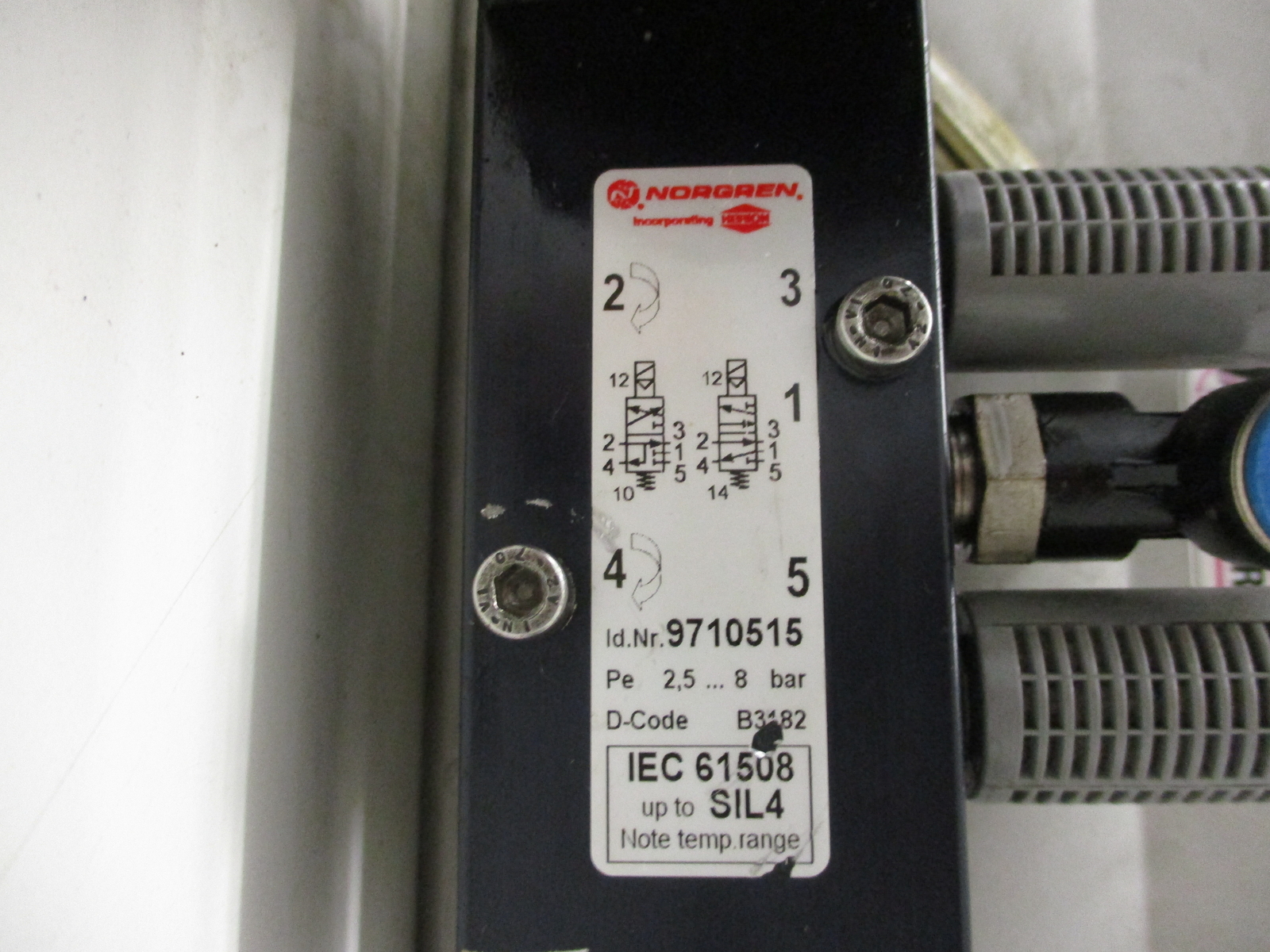 AIR TORQUE DR00220U / F07F10-N-DS-22 ACTUATOR w/NORGREN 9710515 ...