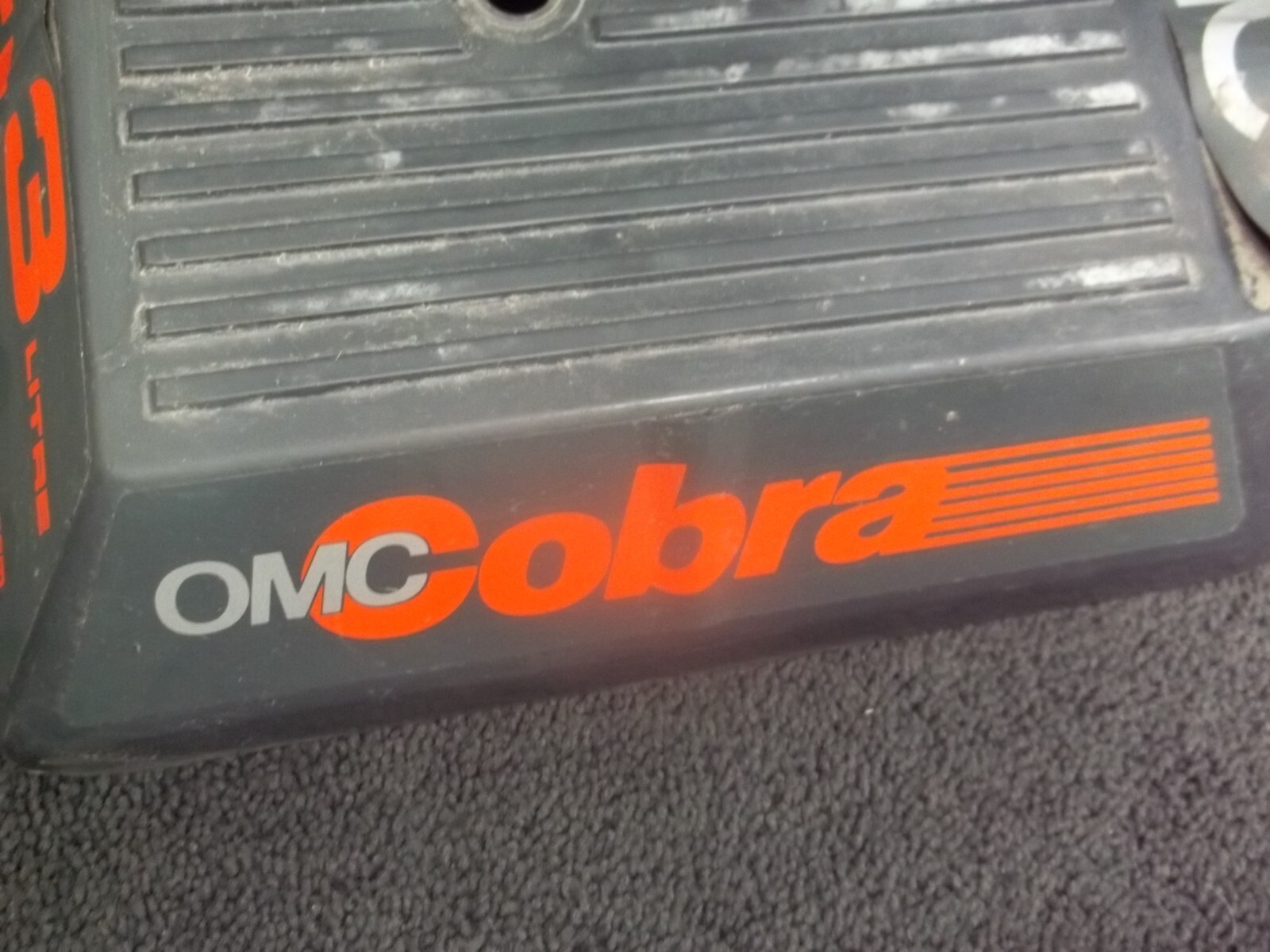 OMC Cobra 4.3 carb cover 915748 | eBay
