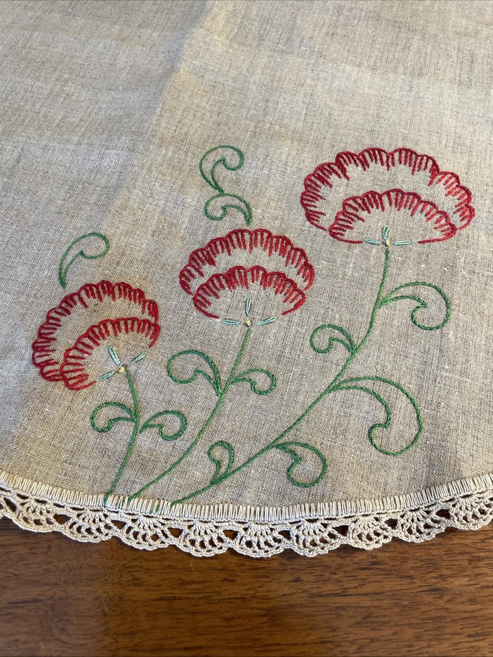 Gorgeous Vintage Tablecloth Embroidered w/ Red Poppies. Crocheted Edge ...
