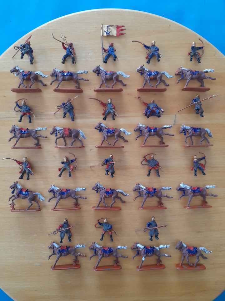 18 x Zvezda 1/72 RUSSIAN NOBLE CAVALRY Figures set 8065 Near Complete ...