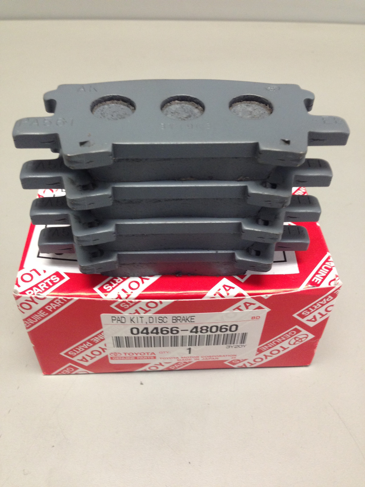 2004 - 2007 HIGHLANDER REAR Brake Pads NEW genuine Toyota OEM 04466 ...