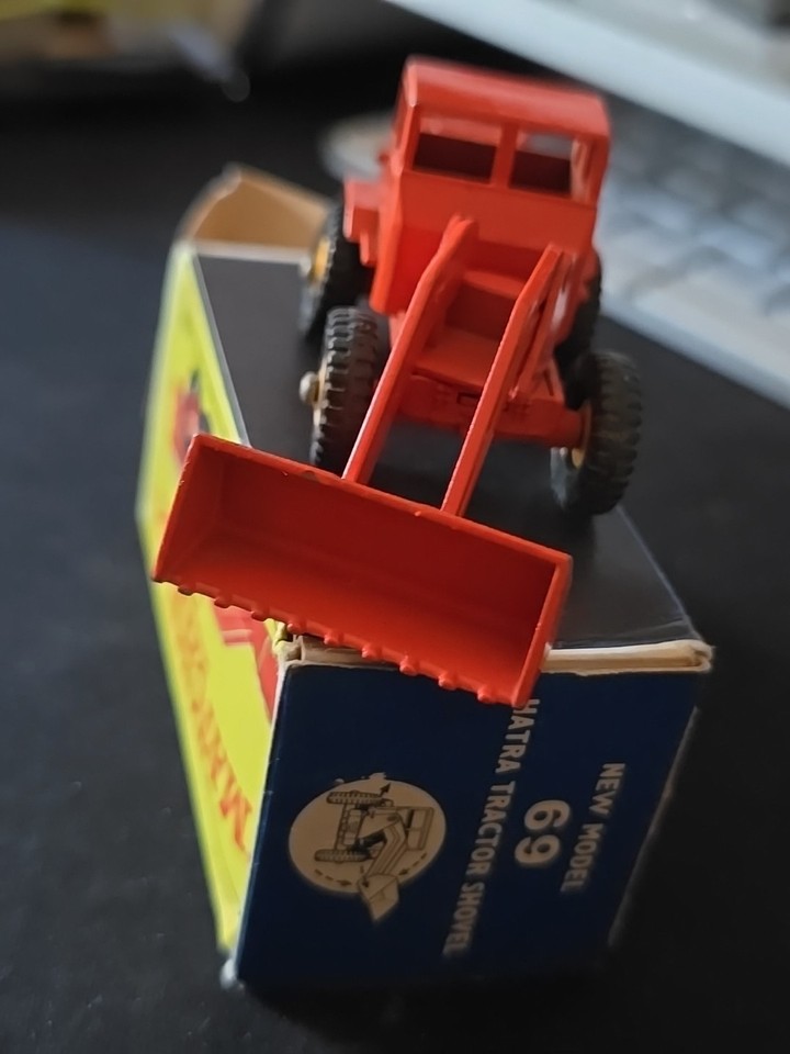 MATCHBOX LESNEY #69 Hatra Tractor Shovel W 1st Issue "New Model" Real ...