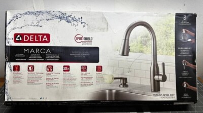 Delta Marca Single-Handle Pull-Down Sprayer Kitchen Faucet with ...