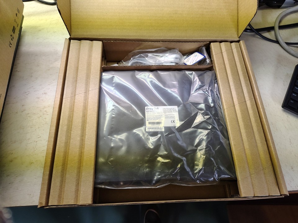 VigorSwitch P2100 10-Port Layer 2+ Managed PoE Switch | eBay