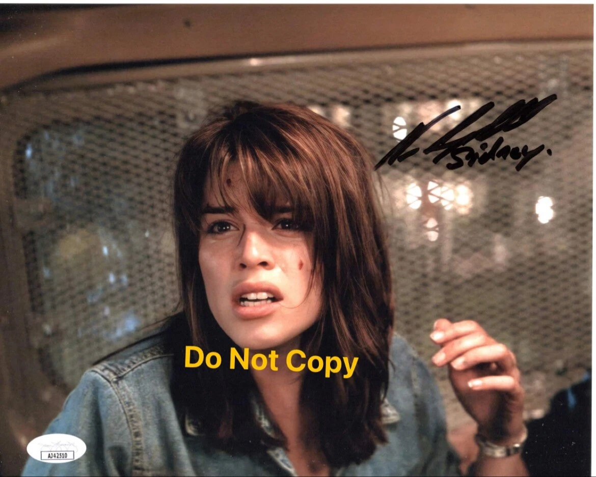 Neve Campbell Scream 1996